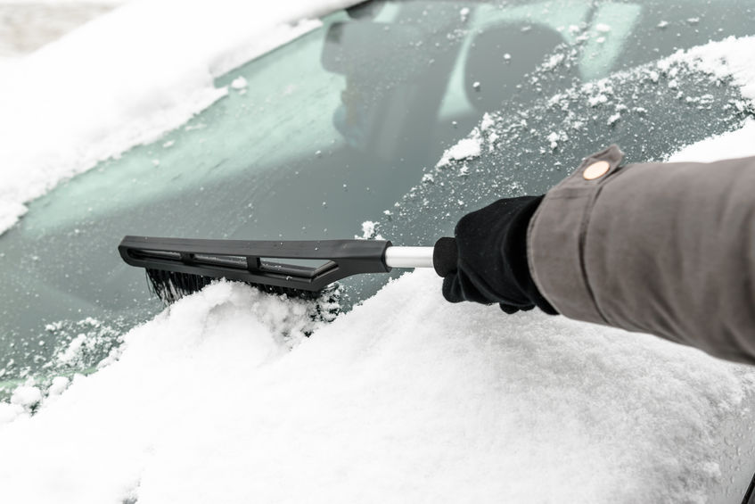 5 Safe Alternatives to Using an Ice Scraper on Your Windshield | Only 1 ...