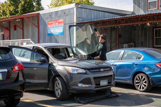 Advantages and Disadvantages of OEM Auto Glass | Only 1 Auto Glass