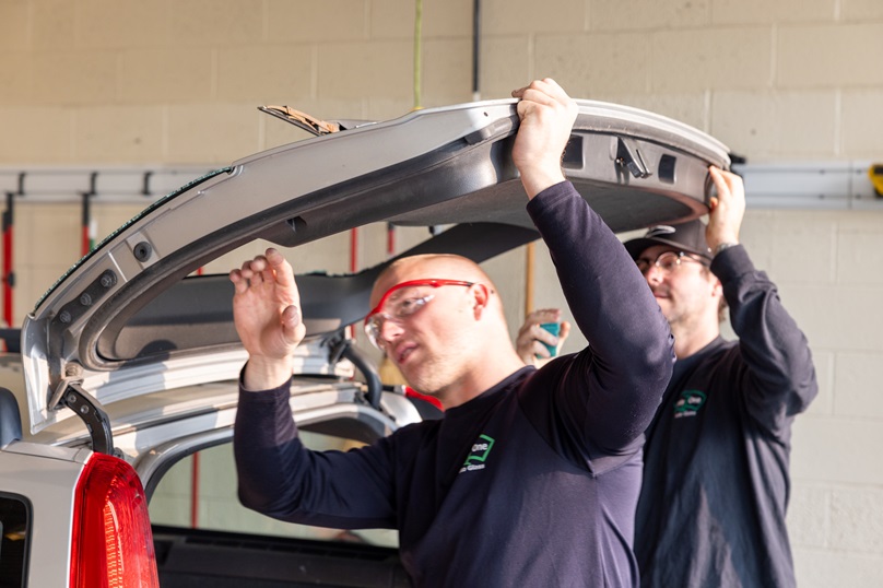 How to Replace Rear Glass Window on a Car: Step-by-Step Guide ...